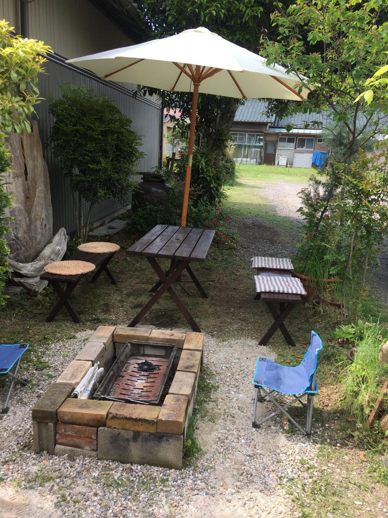 自宅 の 庭 や ベランダ で バーベキュー おすすめです 大きなきりかぶ